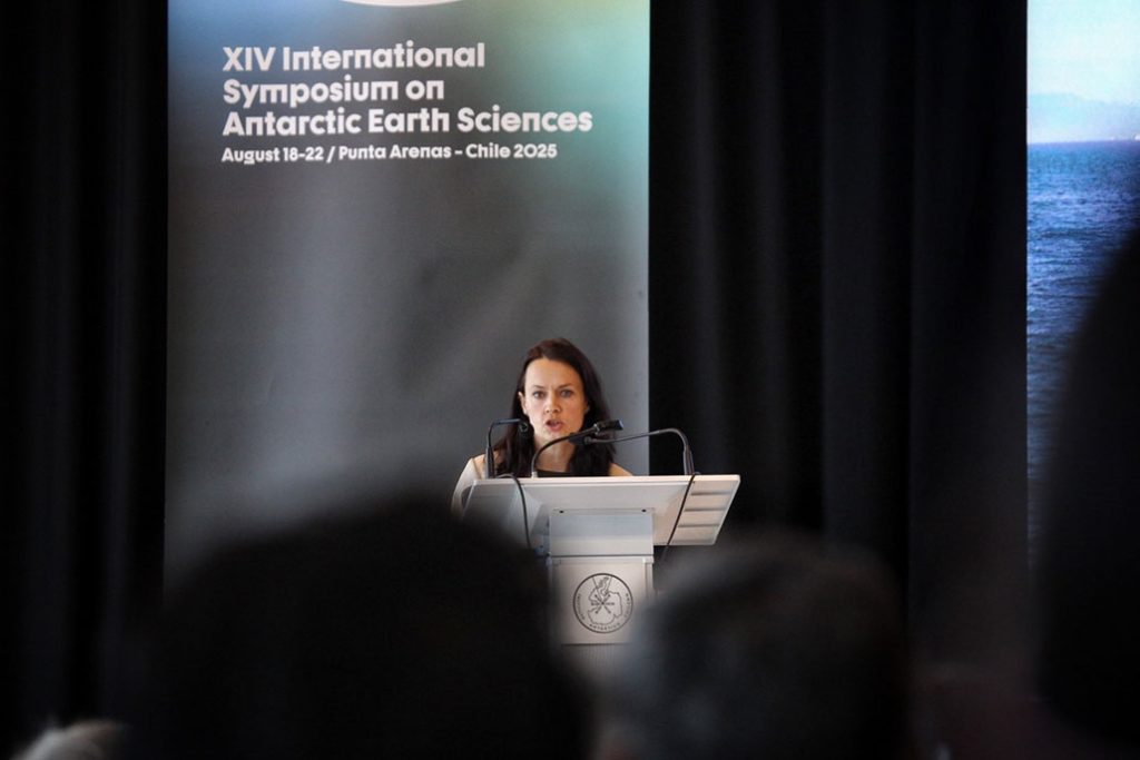 Chile reafirma su liderazgo en la ciencia antártica con exitoso ISAES ...